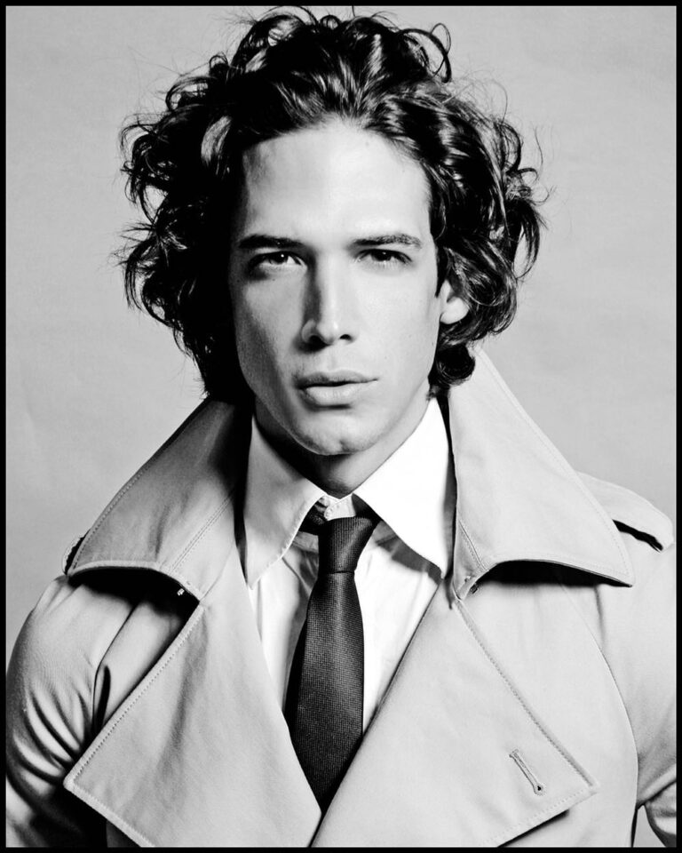 José Acosta: “Me considero un creativo textil que saca lo mejor de las ...